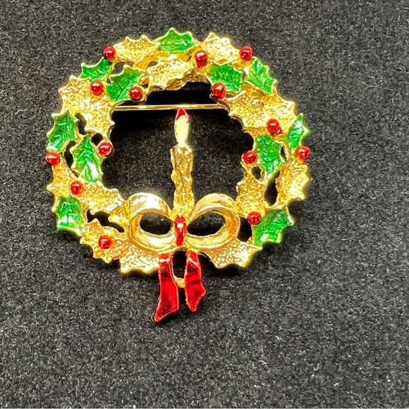 Gerrys | Jewelry | Vintage Gerrys Christmas Gold Wreath Brooch Pin ...